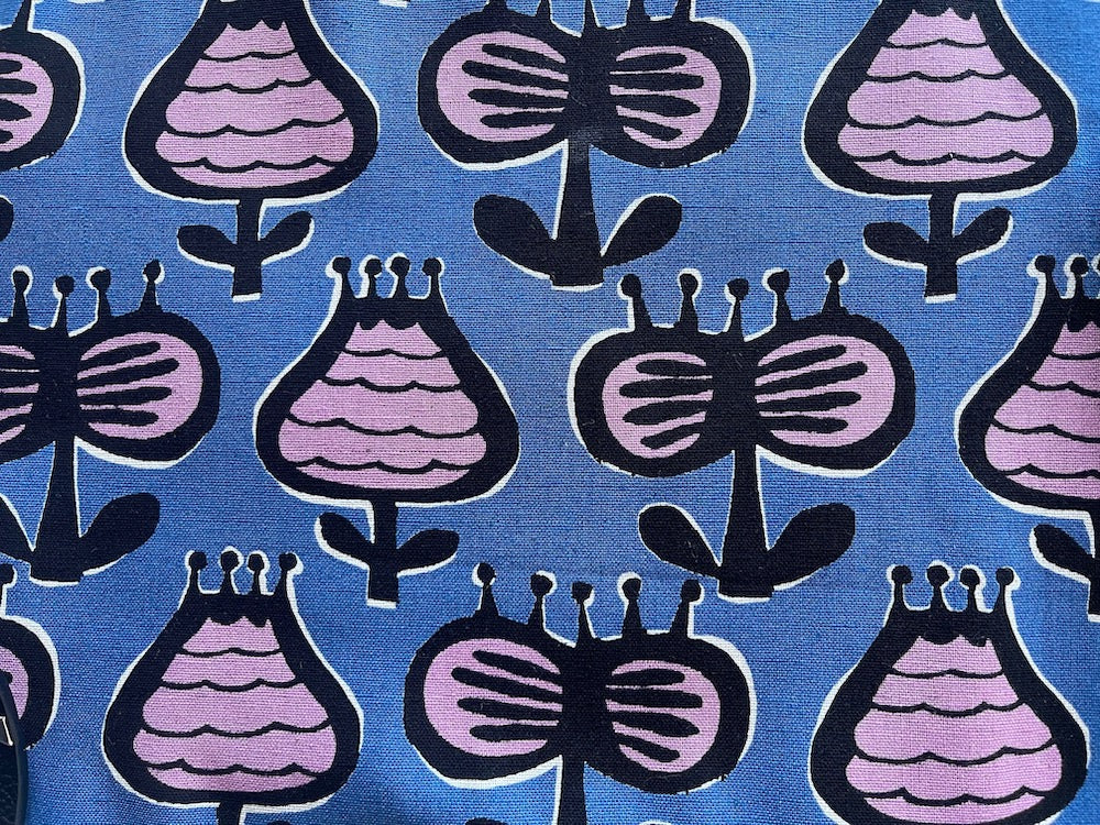 Mid-Weight Crowned Tulips Periwinkle Quilting Cotton (Made in Japan ...